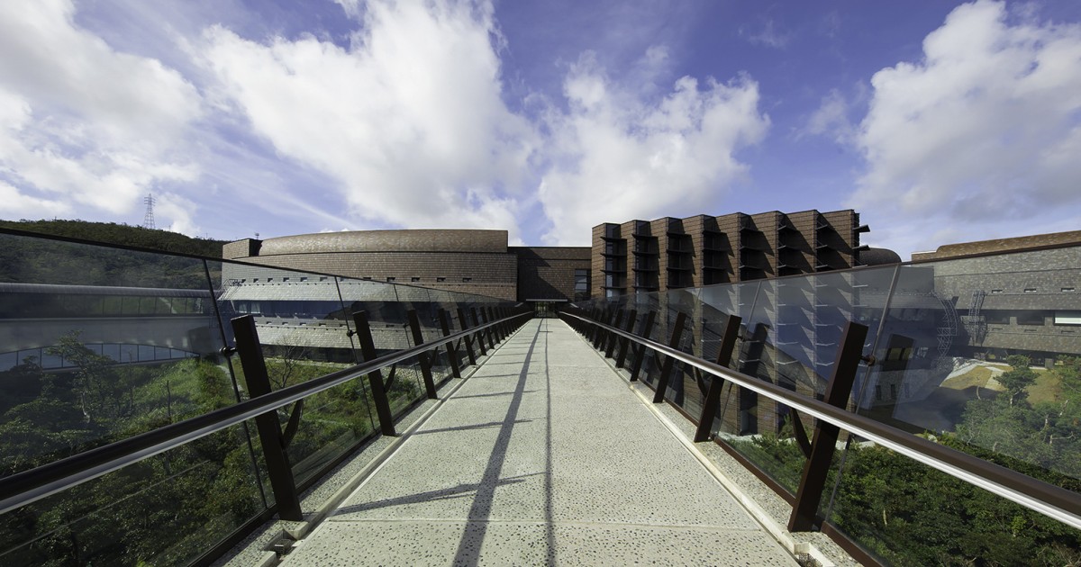 Lab 3 bridge from center court | Okinawa Institute of Science and ...
