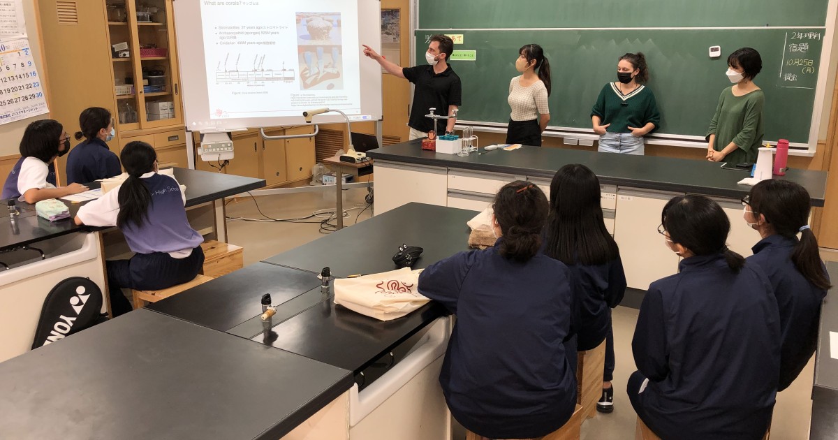 Visit to junior high school by OIST scientists | Okinawa Institute of Science and Technology OIST