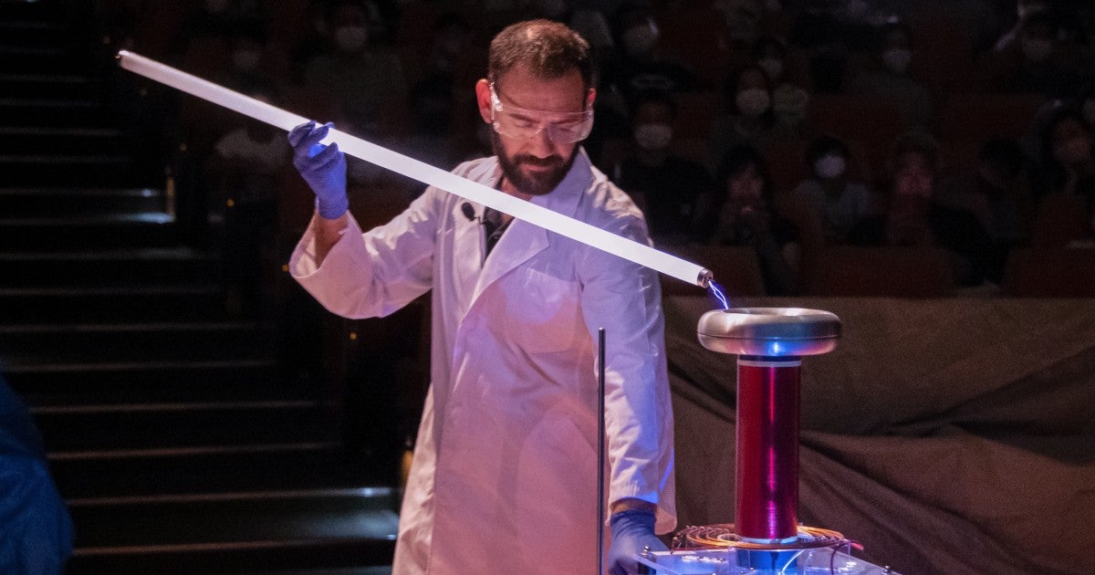 Tesla coil lit a fluorescent light | Okinawa Institute of Science and ...