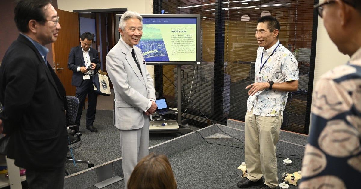 Professor Kenji Doya explains his research to MEXT Minister | Okinawa ...