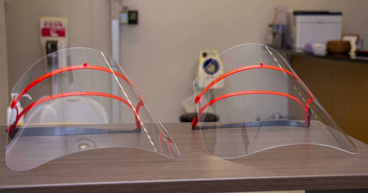20200417-covid-community-projects-faceshield-Face-Shield-02.jpg ...