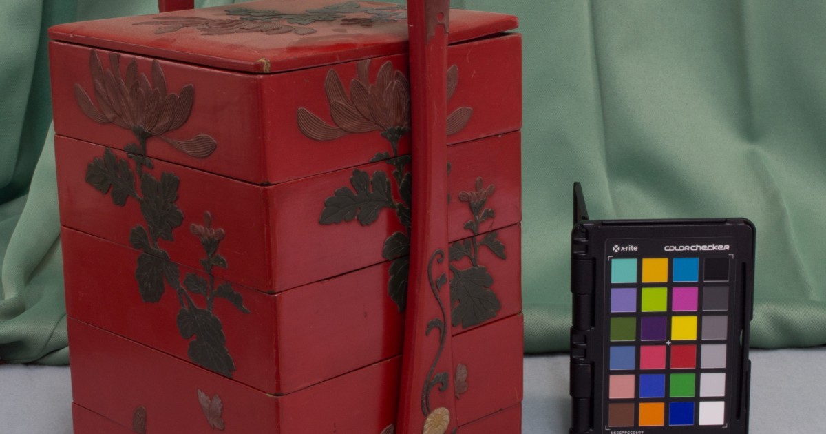 A red bento box belonging to the Yomitan Museum | Okinawa Institute of ...