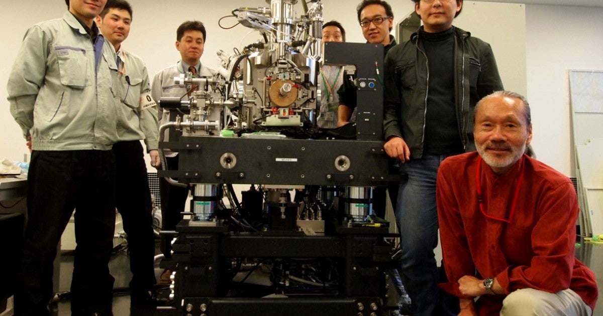 Shintake and Co. with the Electron Microscope | Okinawa Institute of ...
